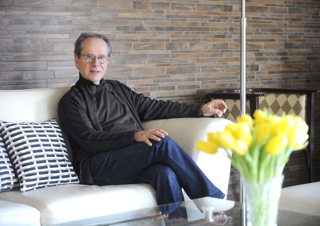 Hacki Tamás füttyművész 70 éves - Librarius.hu